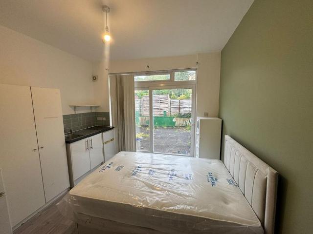 Studio to rent