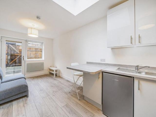 Studio to rent