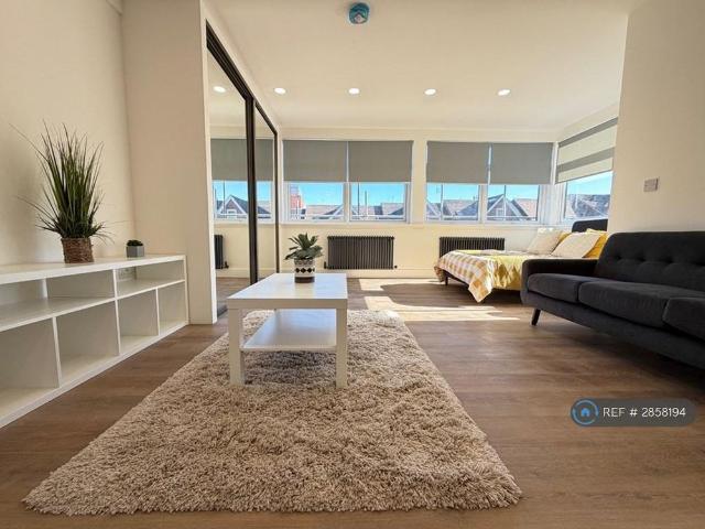 Studio to rent