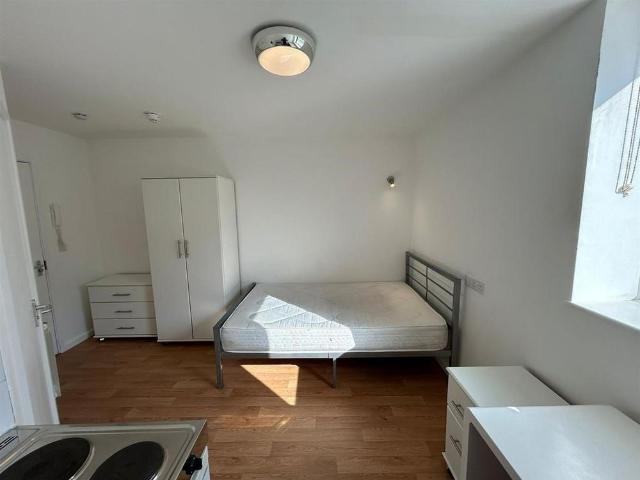 Studio to rent