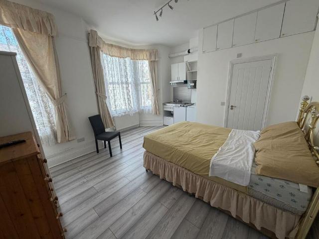 Studio to rent