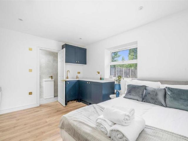 Studio to rent