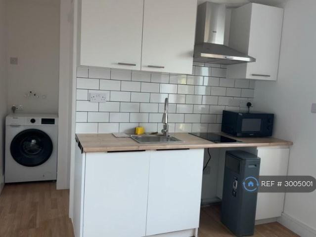 1 bedroom semi detached house to rent