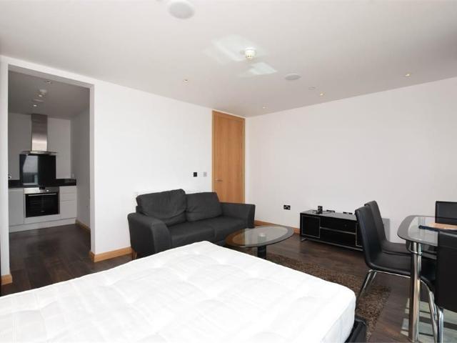 Studio to rent