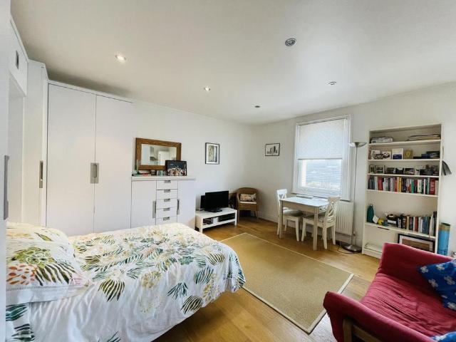 Studio to rent