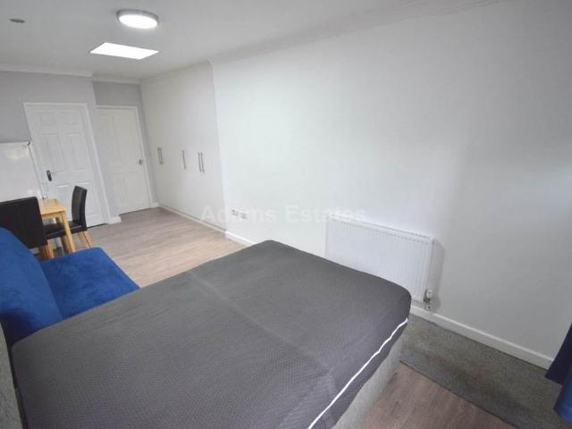Studio to rent