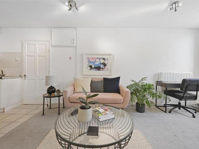 Studio to rent