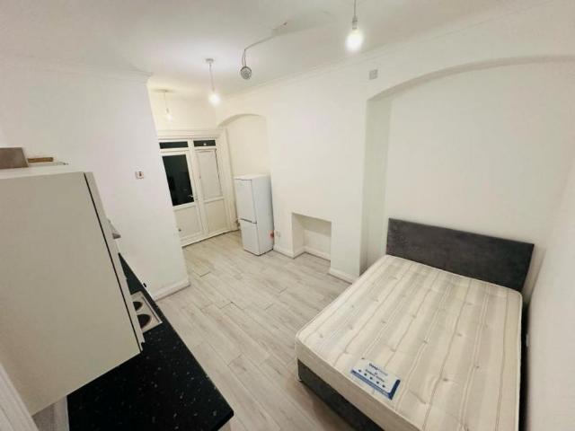Studio to rent