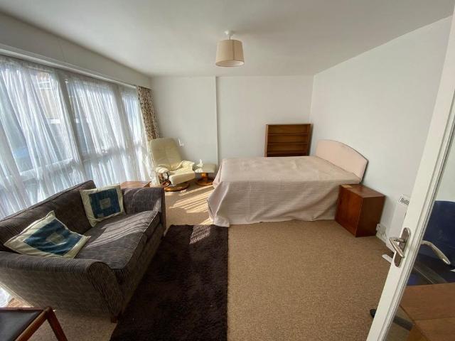 Studio to rent