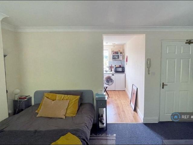 Studio to rent