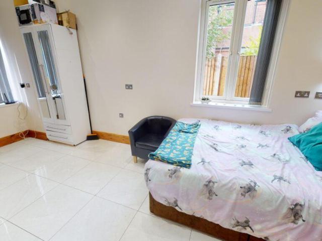 Studio to rent