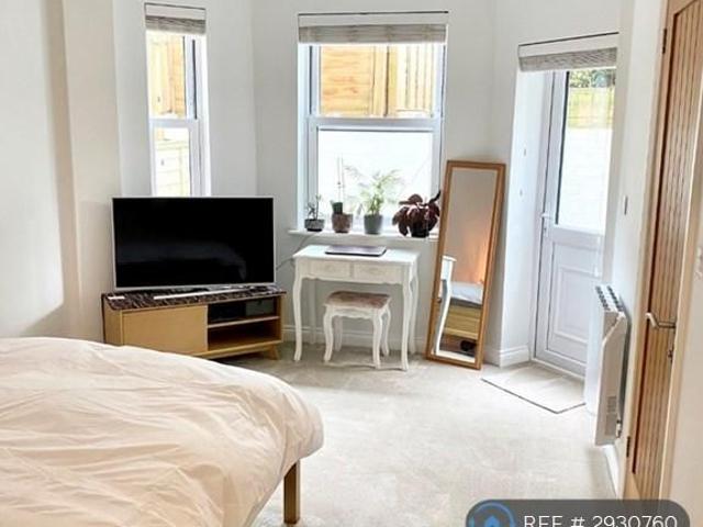 Studio to rent
