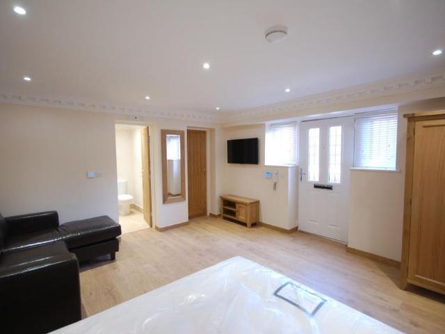 Studio to rent
