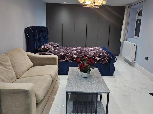 Studio to rent
