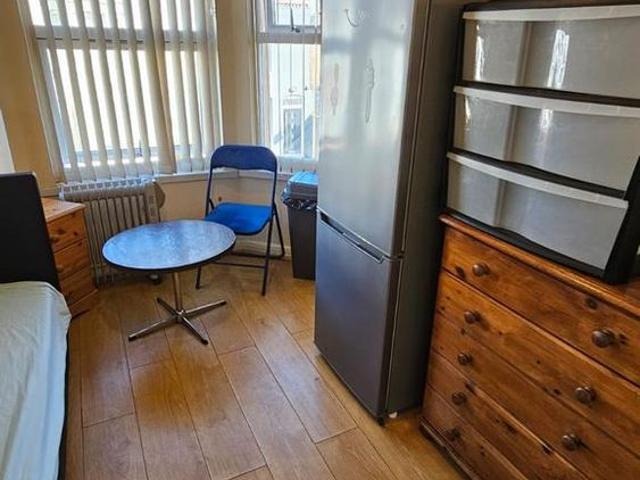 Studio to rent