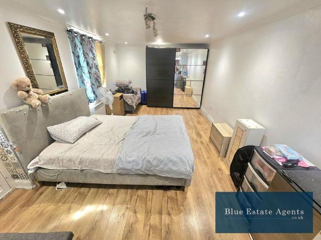Studio to rent
