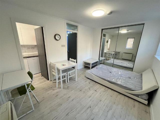 Studio to rent