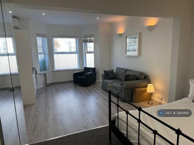 Studio to rent