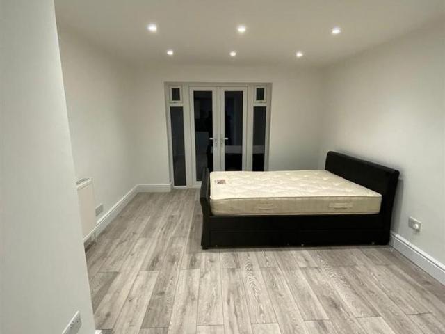 Studio to rent