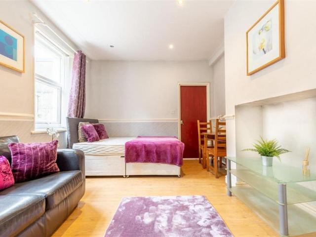 Studio to rent