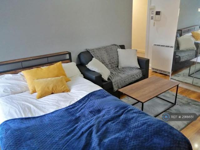 Studio to rent