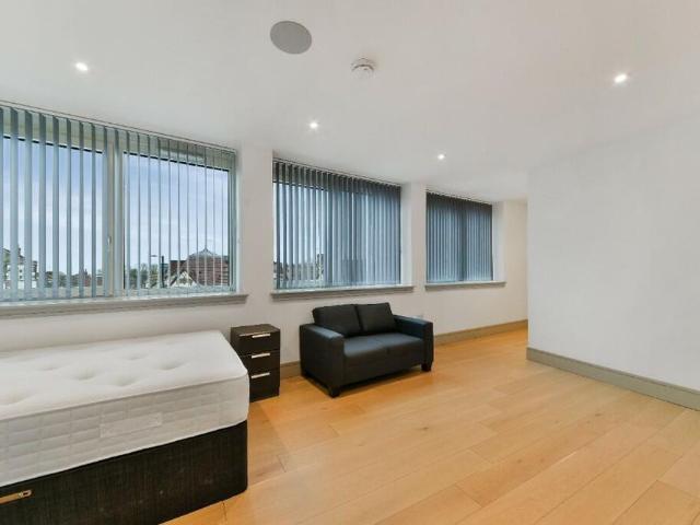Studio to rent