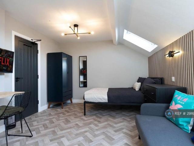 Studio to rent