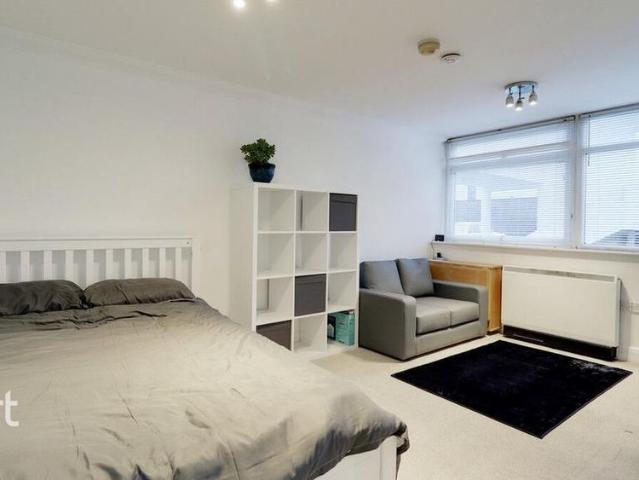 Studio to rent