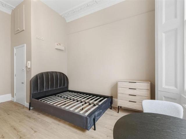 Studio to rent