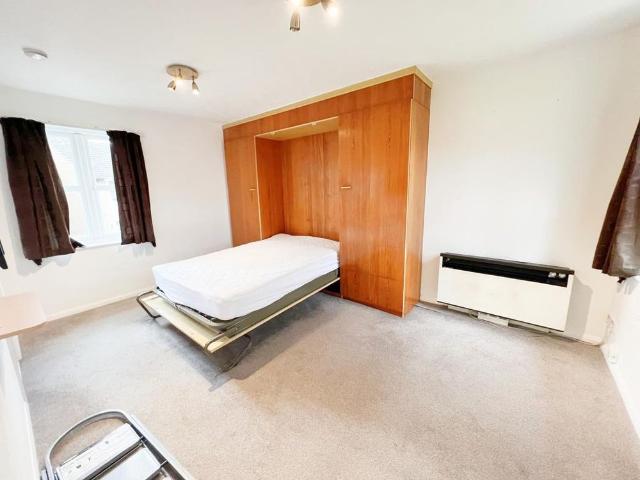 Studio to rent
