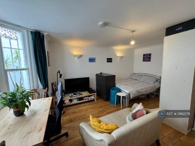 Studio to rent