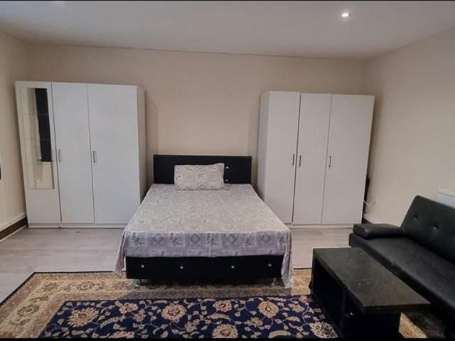 Studio to rent