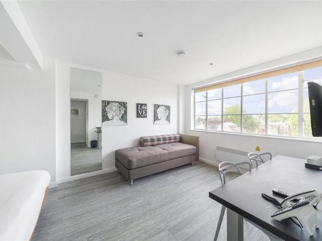 Studio to rent