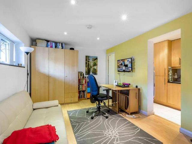 Studio to rent