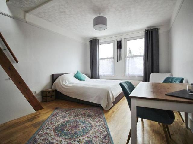 Studio to rent