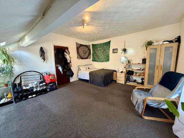 Studio to rent