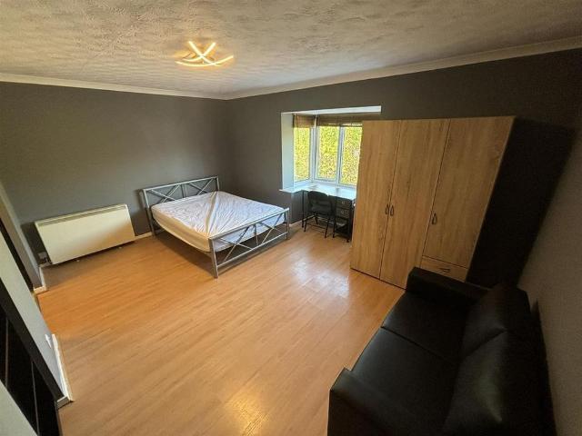Studio to rent