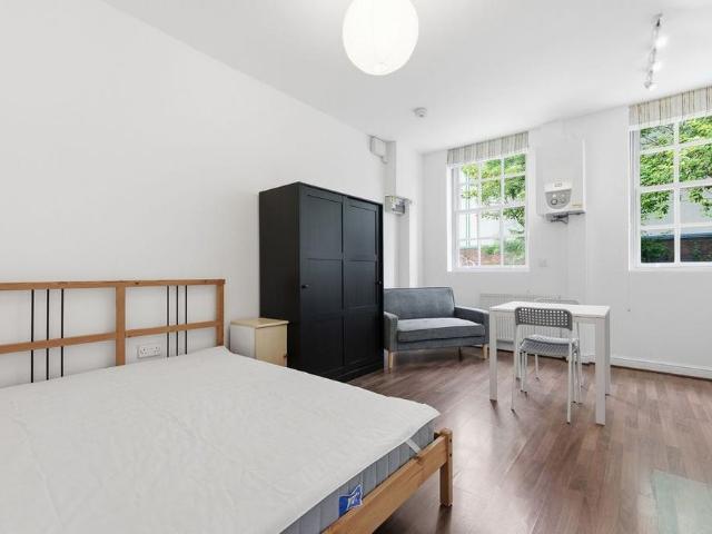 Studio to rent
