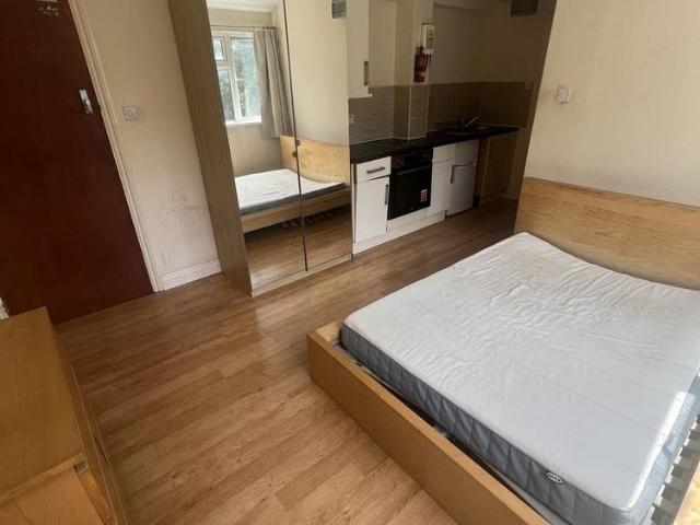Studio to rent