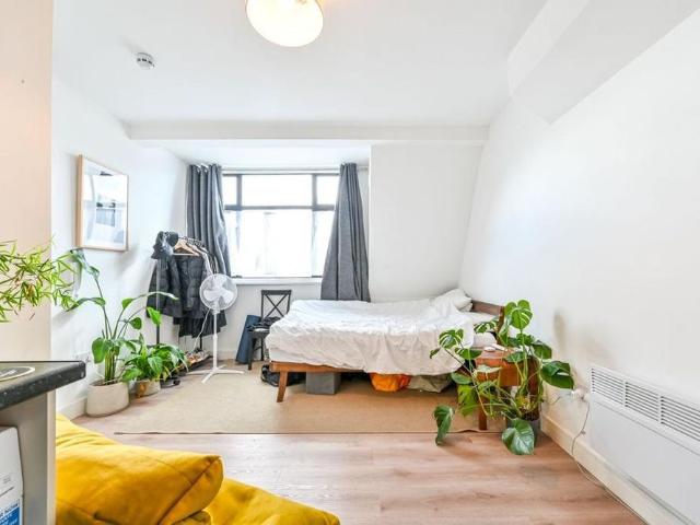 Studio to rent