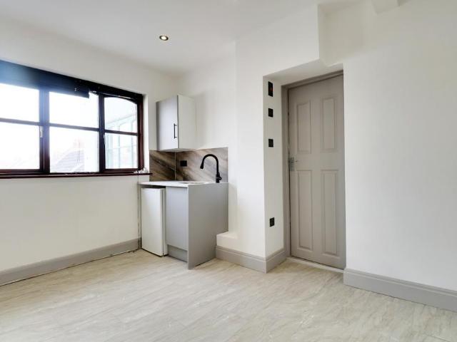 Studio to rent