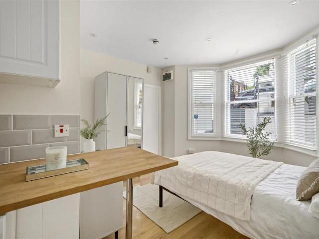 Studio to rent