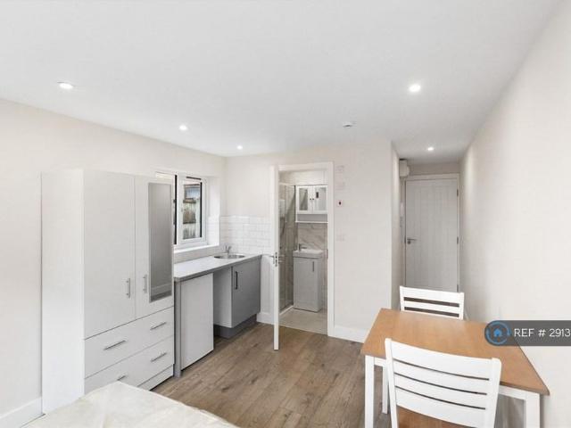 Studio to rent