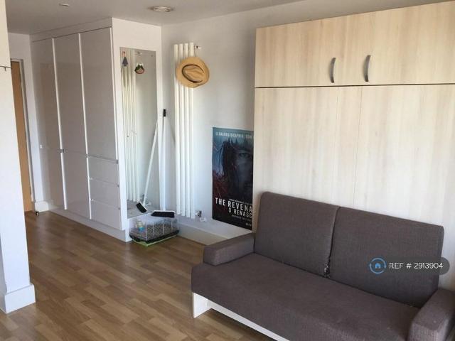 Studio to rent