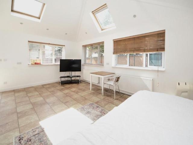Studio to rent