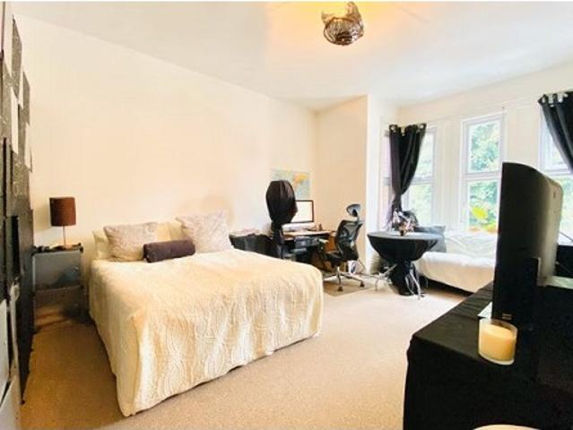 Studio To Rent
