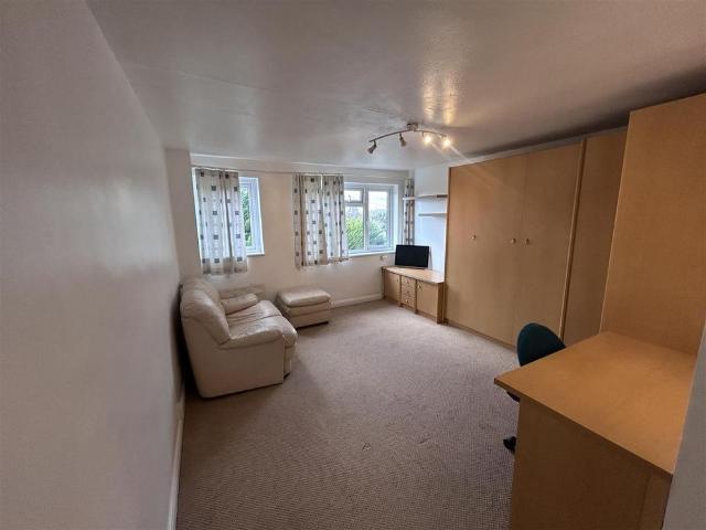 Studio to rent