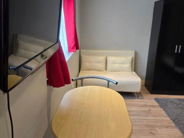 Studio to rent