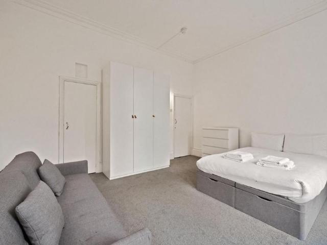 Studio to rent