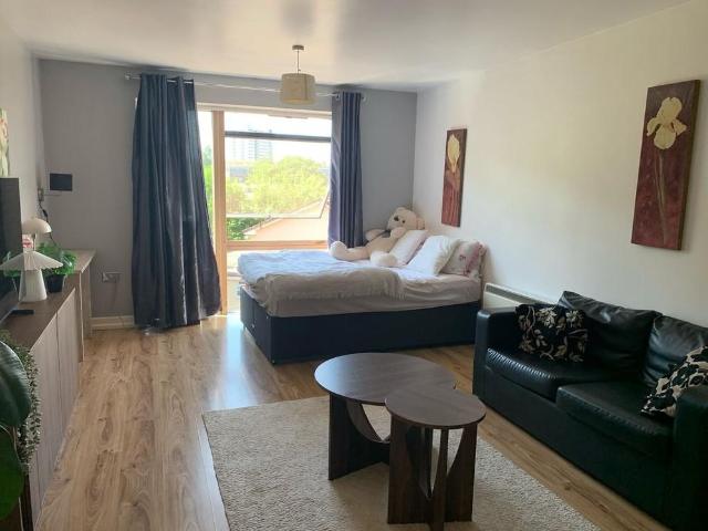 Studio to rent